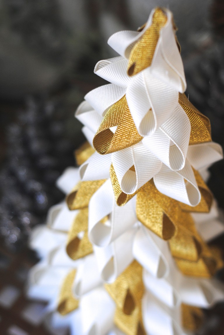 Christmas in a Minute: Easy Ribbon Trees - Making Lemonade