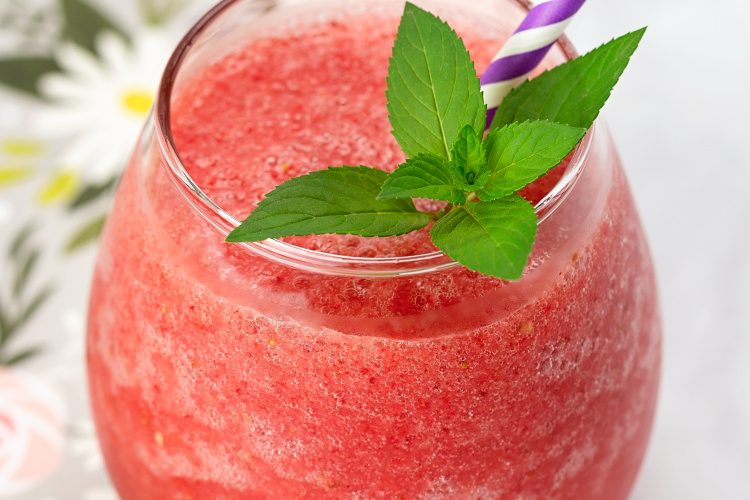 Delicious Frosé (Frozen Rosé) Cocktail Recipe- with VIDEO! - Making ...